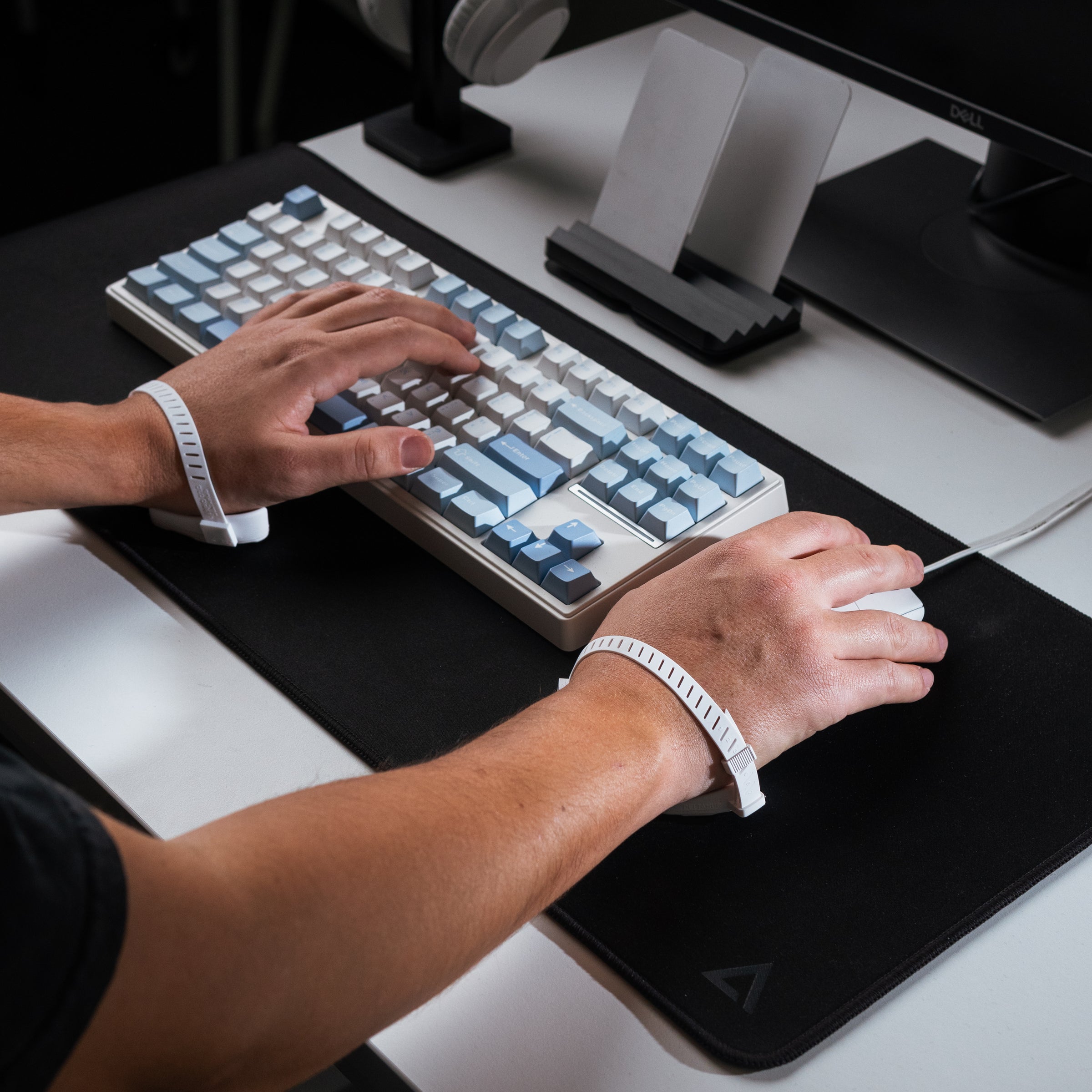 Carpio G2.0 Set - Gaming Keyboard Wrist Rest | DeltaHub