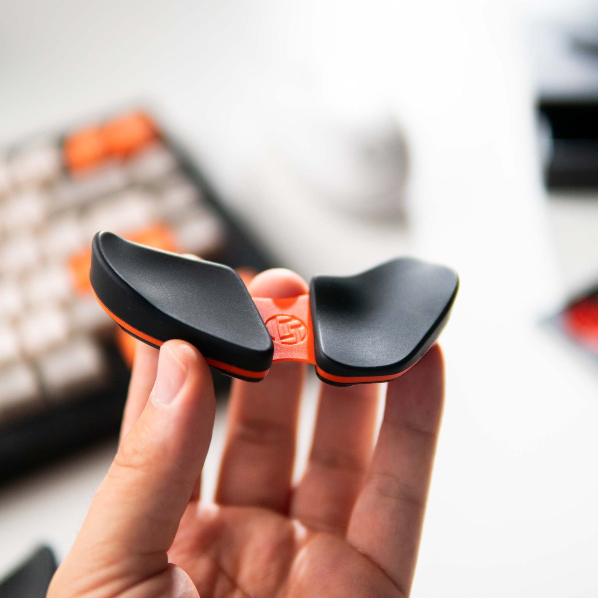 Carpio 2.0 - Ergonomic Mouse Wrist Rest | DeltaHub