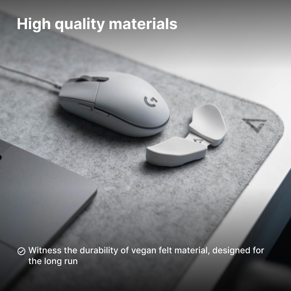 Minimalistic Desk Mat - Cozy Felt Comfort | DeltaHub